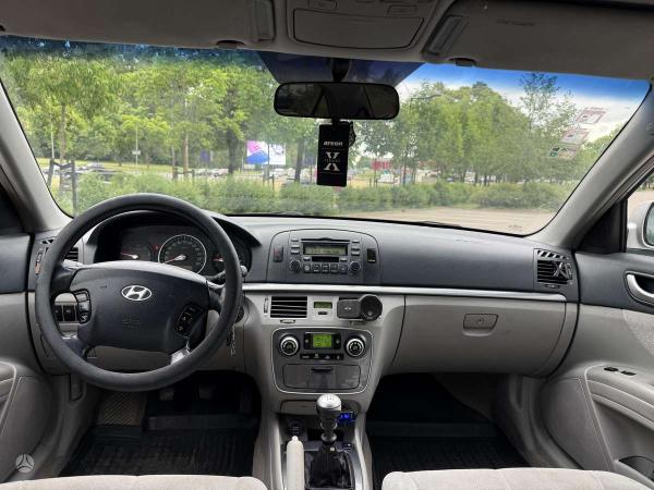Pelēks Hyundai Sonata 2008 Viļņa, ar dzinēja tilpumu 1.99 L un nobraukumu 290 tūkst. km par 1450 €, foto 6 vietnē AUTOMOTO.COM.LV