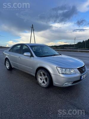 Pelēks Hyundai Sonata 2008 Cēsis, ar dzinēja tilpumu 2.00 L un nobraukumu 220 tūkst. km par 1000 €, foto  vietnē AUTOMOTO.COM.LV