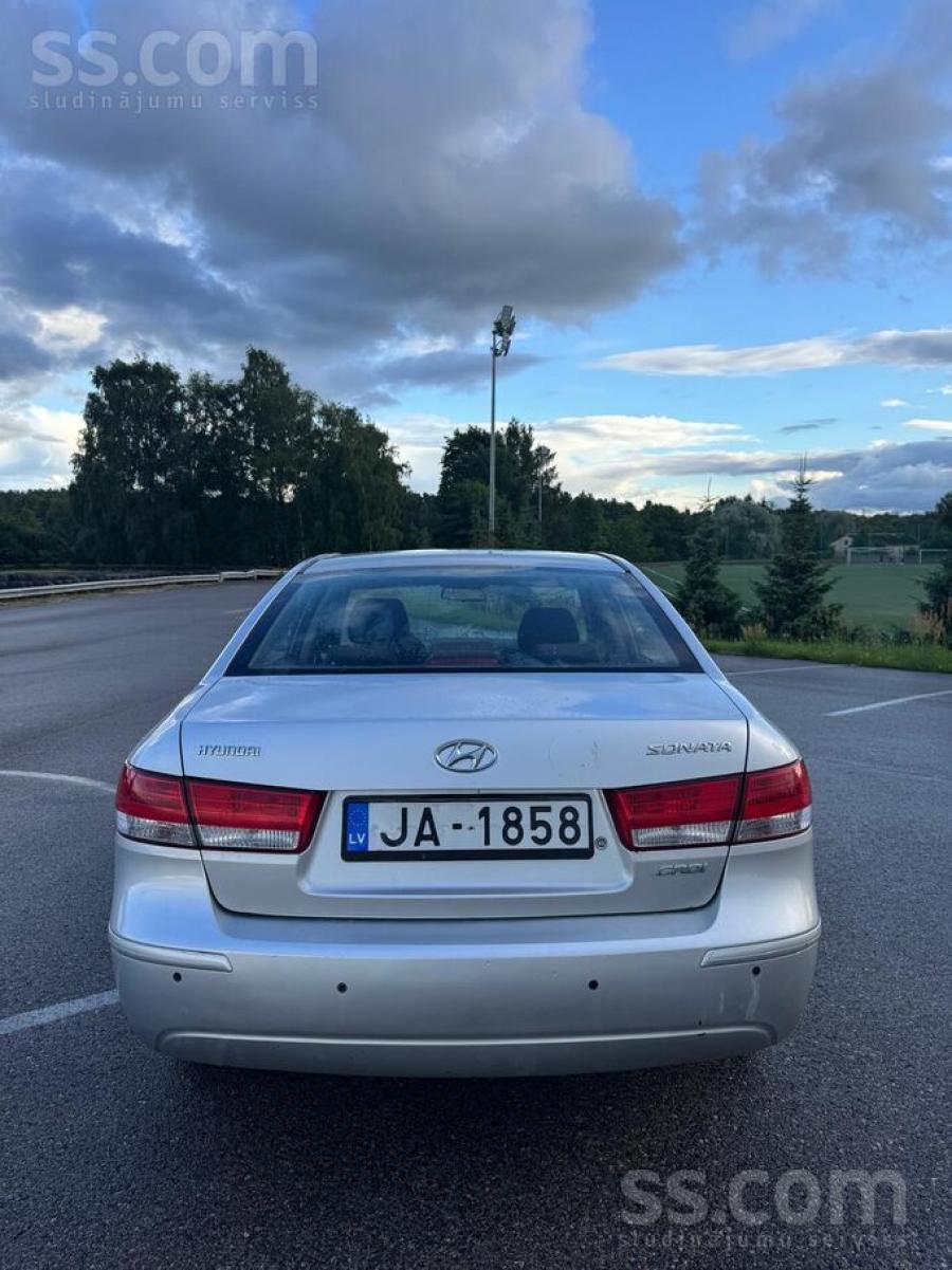 Pelēks Hyundai Sonata 2008 Cēsis, ar dzinēja tilpumu 2.00 L un nobraukumu 220 tūkst. km par 1000 €, foto 5 vietnē AUTOMOTO.COM.LV
