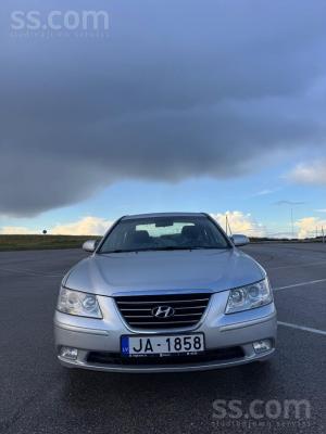 Pelēks Hyundai Sonata 2008 Cēsis, ar dzinēja tilpumu 2.00 L un nobraukumu 220 tūkst. km par 1000 €, foto 6 vietnē AUTOMOTO.COM.LV