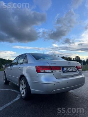 Pelēks Hyundai Sonata 2008 Cēsis, ar dzinēja tilpumu 2.00 L un nobraukumu 220 tūkst. km par 1000 €, foto 7 vietnē AUTOMOTO.COM.LV