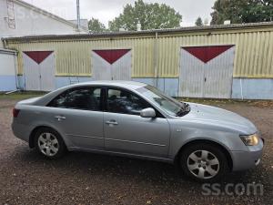 Grey Hyundai Sonata 2008 in Riga, with an engine capacity of 2.40 L and mileage of 211 thousand km for 1700 €, photo 4 on AUTOMOTO.COM.LV
