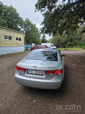 Grey Hyundai Sonata 2008 in Riga, with an engine capacity of 2.40 L and mileage of 211 thousand km for 1700 €, photo 5 on AUTOMOTO.COM.LV