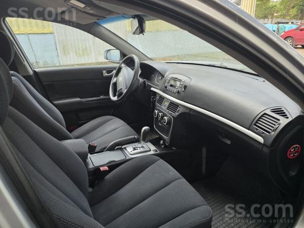 Grey Hyundai Sonata 2008 in Riga, with an engine capacity of 2.40 L and mileage of 211 thousand km for 1700 €, photo 6 on AUTOMOTO.COM.LV