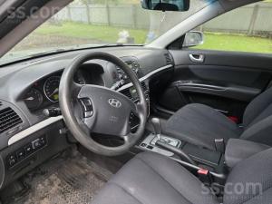Grey Hyundai Sonata 2008 in Riga, with an engine capacity of 2.40 L and mileage of 211 thousand km for 1700 €, photo 7 on AUTOMOTO.COM.LV