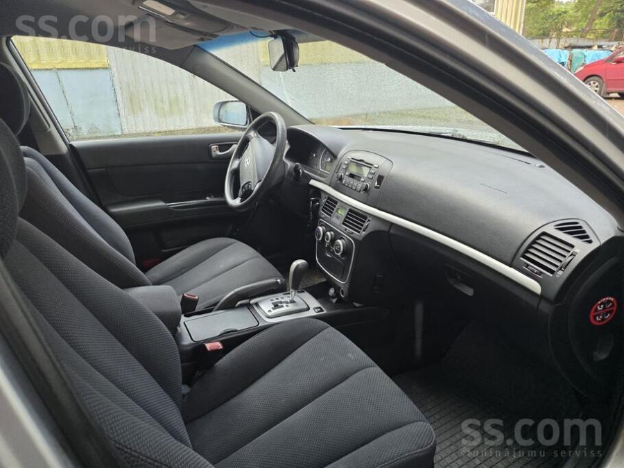 Grey Hyundai Sonata 2008 in Riga, with an engine capacity of 2.40 L and mileage of 211 thousand km for 1700 €, photo 8 on AUTOMOTO.COM.LV