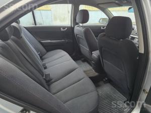 Grey Hyundai Sonata 2008 in Riga, with an engine capacity of 2.40 L and mileage of 211 thousand km for 1700 €, photo 9 on AUTOMOTO.COM.LV