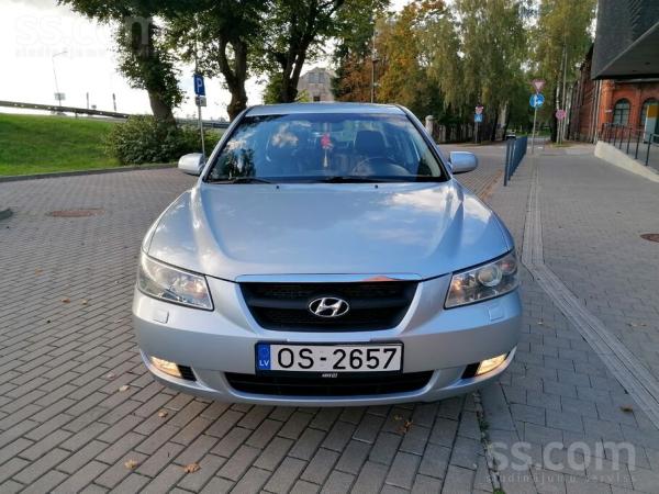 Grey Hyundai Sonata 2008 in Daugavpils, with an engine capacity of 2.00 L and mileage of 0 thousand km for 2150 €, photo 3 on AUTOMOTO.COM.LV