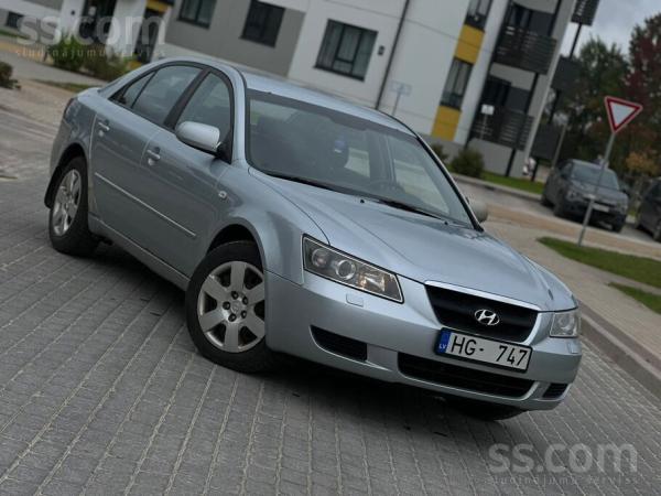 Grey Hyundai Sonata 2008 in Cesis, with an engine capacity of 2.40 L and mileage of 184 thousand km for 990 €, photo 3 on AUTOMOTO.COM.LV