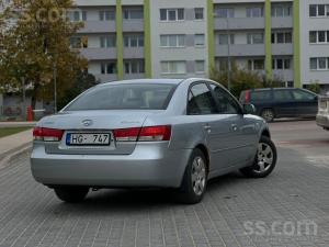 Серый Хендай Соната 2008 в Цесис, объемом двигателя 2.40 л и пробегом 184 тыс. км за 990 €, фото 4 на AUTOMOTO.COM.LV