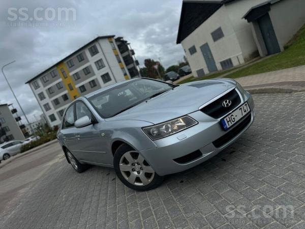 Grey Hyundai Sonata 2008 in Cesis, with an engine capacity of 2.40 L and mileage of 184 thousand km for 990 €, photo 5 on AUTOMOTO.COM.LV