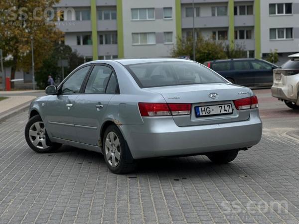 Grey Hyundai Sonata 2008 in Cesis, with an engine capacity of 2.40 L and mileage of 184 thousand km for 990 €, photo 8 on AUTOMOTO.COM.LV