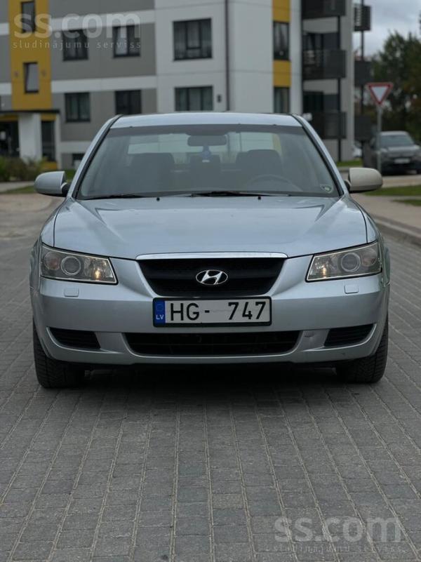 Grey Hyundai Sonata 2008 in Cesis, with an engine capacity of 2.40 L and mileage of 184 thousand km for 990 €, photo 10 on AUTOMOTO.COM.LV