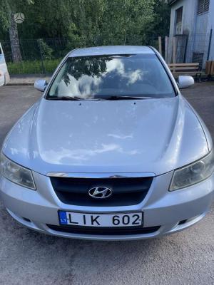 Grey Hyundai Sonata 2010 in Vilnius, with an engine capacity of 1.99 L and mileage of 253 thousand km for 1900 €, photo 3 on AUTOMOTO.COM.LV