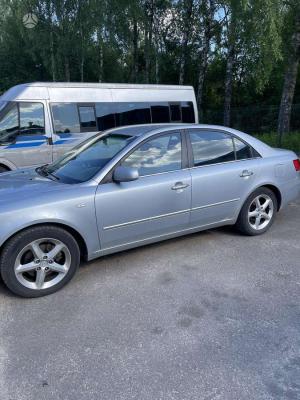 Grey Hyundai Sonata 2010 in Vilnius, with an engine capacity of 1.99 L and mileage of 253 thousand km for 1900 €, photo 4 on AUTOMOTO.COM.LV