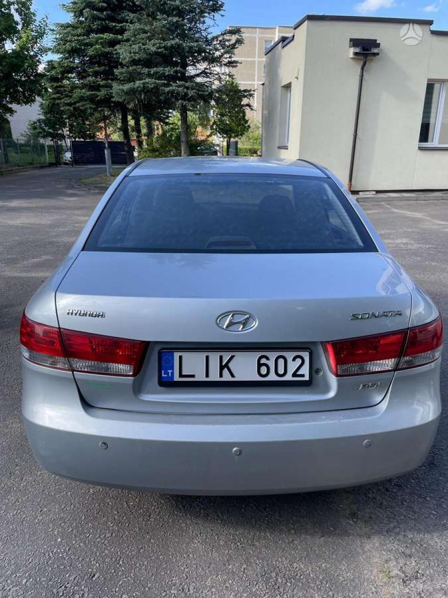Grey Hyundai Sonata 2010 in Vilnius, with an engine capacity of 1.99 L and mileage of 253 thousand km for 1900 €, photo 7 on AUTOMOTO.COM.LV