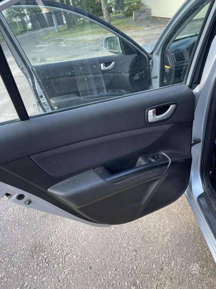 Grey Hyundai Sonata 2010 in Vilnius, with an engine capacity of 1.99 L and mileage of 253 thousand km for 1900 €, photo 15 on AUTOMOTO.COM.LV