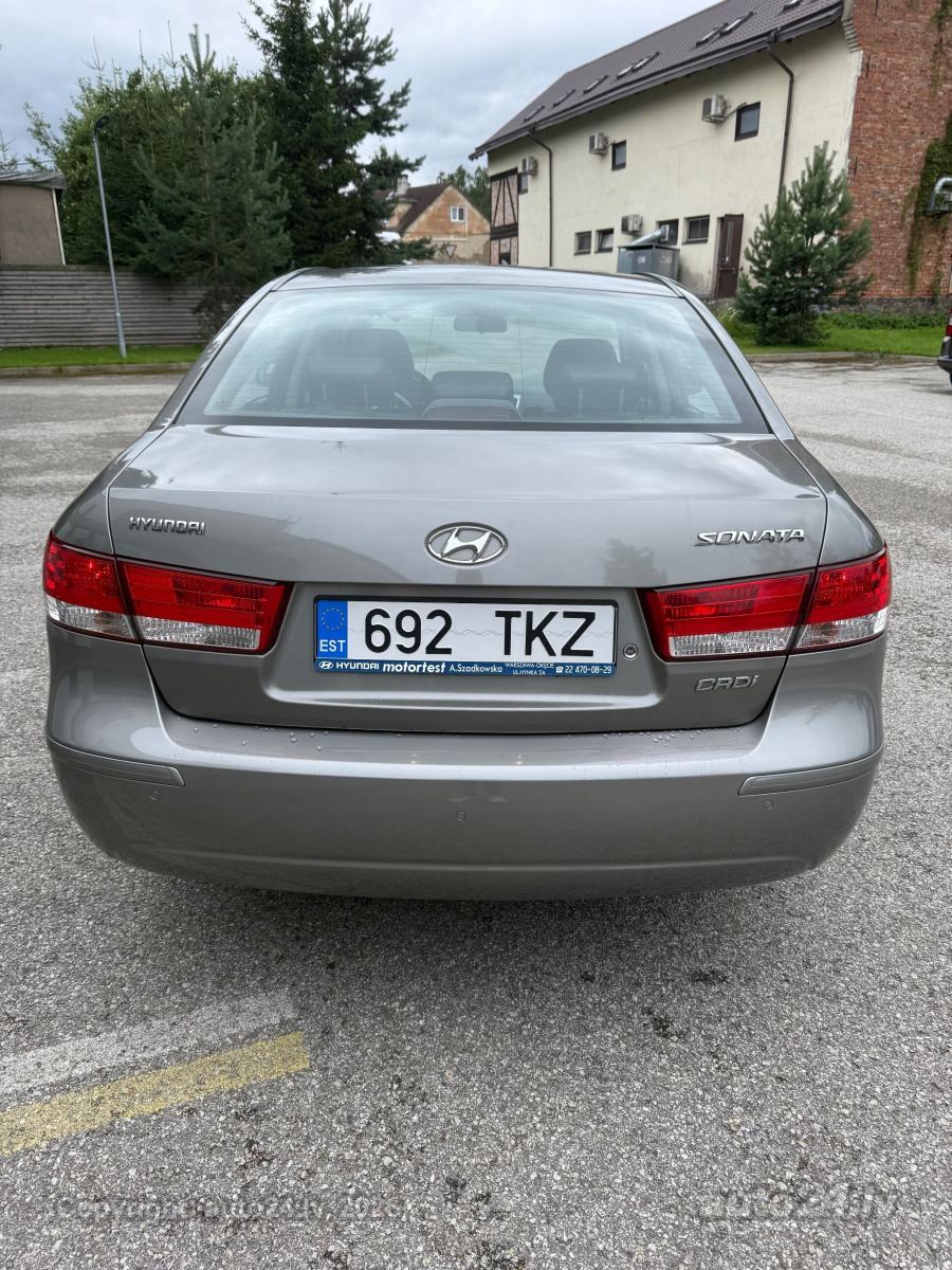 Pelēks Hyundai Sonata 2011 Tartu, ar dzinēja tilpumu 2.00 L un nobraukumu 180 tūkst. km par 3400 €, foto 7 vietnē AUTOMOTO.COM.LV