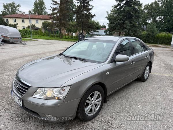 Grey Hyundai Sonata 2011 in Tartu, with an engine capacity of 2.00 L and mileage of 180 thousand km for 3400 €, photo 1 on AUTOMOTO.COM.LV