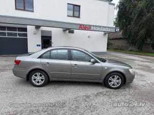 Grey Hyundai Sonata 2011 in Tartu, with an engine capacity of 2.00 L and mileage of 180 thousand km for 3400 €, photo 3 on AUTOMOTO.COM.LV