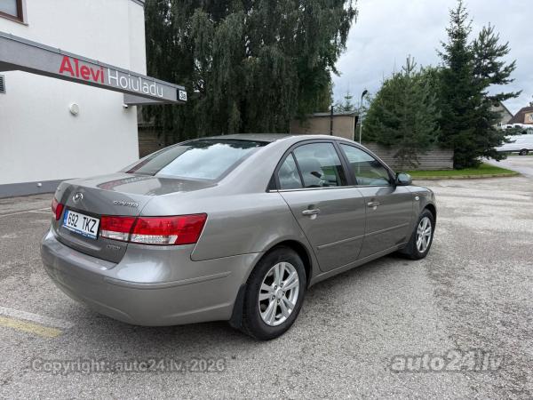 Grey Hyundai Sonata 2011 in Tartu, with an engine capacity of 2.00 L and mileage of 180 thousand km for 3400 €, photo 5 on AUTOMOTO.COM.LV
