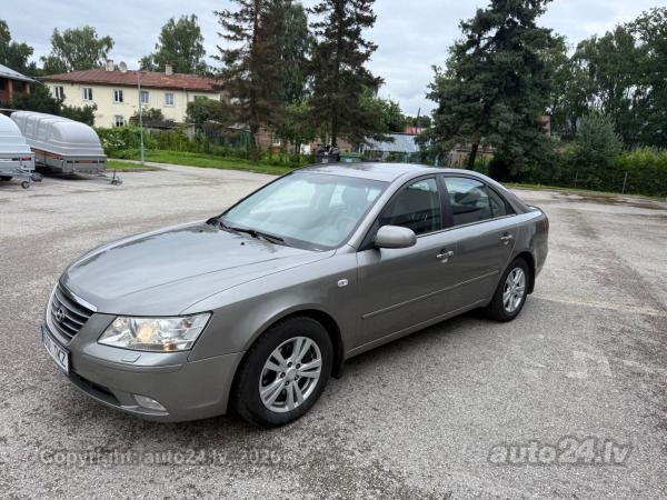 Grey Hyundai Sonata 2011 in Tartu, with an engine capacity of 2.00 L and mileage of 180 thousand km for 3400 €, photo 7 on AUTOMOTO.COM.LV
