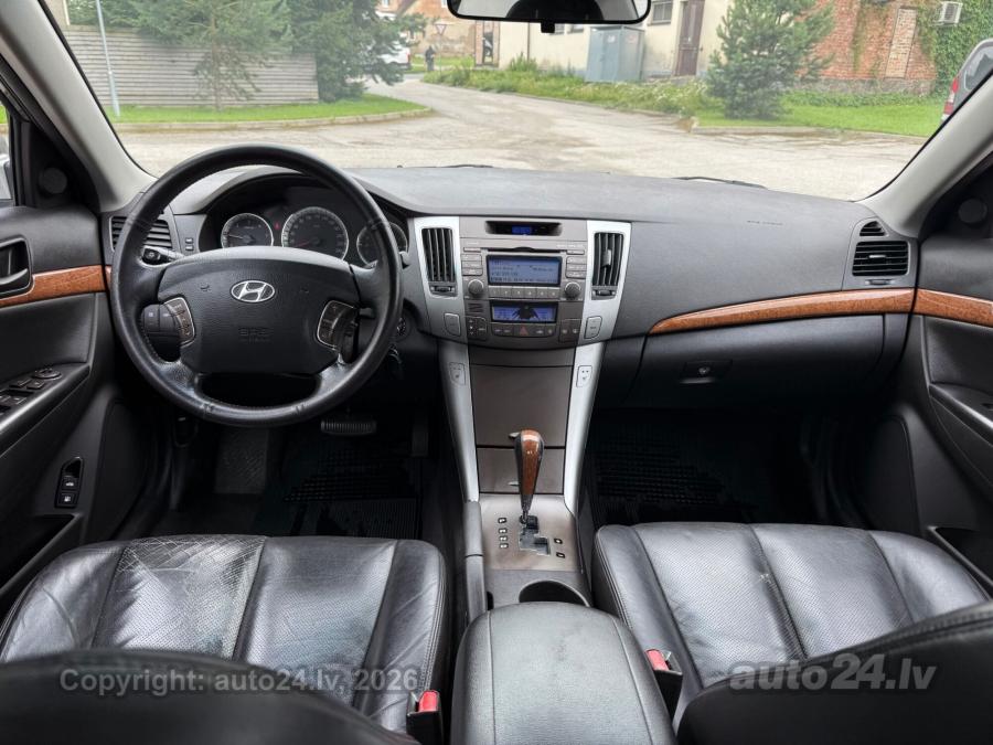 Grey Hyundai Sonata 2011 in Tartu, with an engine capacity of 2.00 L and mileage of 180 thousand km for 3400 €, photo 10 on AUTOMOTO.COM.LV