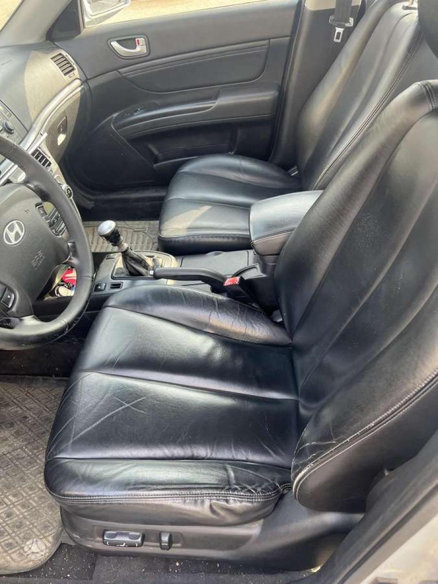 Pelēks Hyundai Sonata 2013 Kauņa, ar dzinēja tilpumu 1.99 L un nobraukumu 190 tūkst. km par 1400 €, foto 4 vietnē AUTOMOTO.COM.LV