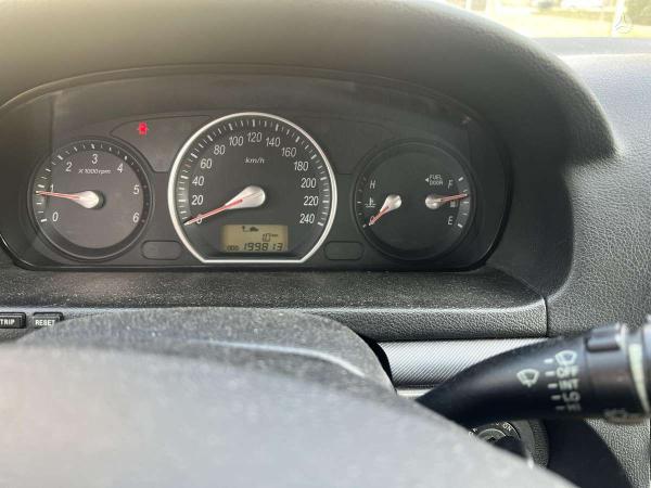 Grey Hyundai Sonata 2013 in Kaunas, with an engine capacity of 1.99 L and mileage of 190 thousand km for 1400 €, photo 4 on AUTOMOTO.COM.LV