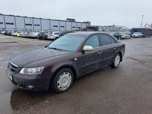 Красный Хендай Соната 2005 в Таллин, объемом двигателя 2.40 л и пробегом 157 тыс. км за 399 €, фото 3 на AUTOMOTO.COM.LV