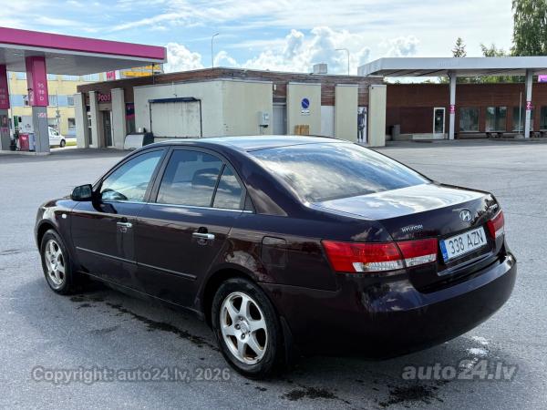 Red Hyundai Sonata 2006 in Rapla, with an engine capacity of 2.40 L and mileage of 286 thousand km for 700 €, photo 3 on AUTOMOTO.COM.LV