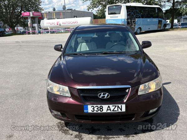 Red Hyundai Sonata 2006 in Rapla, with an engine capacity of 2.40 L and mileage of 286 thousand km for 700 €, photo 7 on AUTOMOTO.COM.LV
