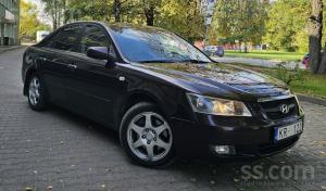 Красный Хендай Соната 2006 в Елгава, объемом двигателя 2.00 л и пробегом 325 тыс. км за 1050 €, фото  на AUTOMOTO.COM.LV