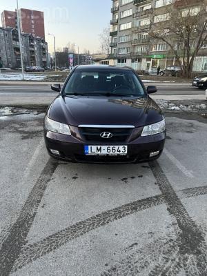 Red Hyundai Sonata 2008 in Daugavpils, with an engine capacity of 2.00 L and mileage of 188 thousand km for 1600 €, photo 3 on AUTOMOTO.COM.LV