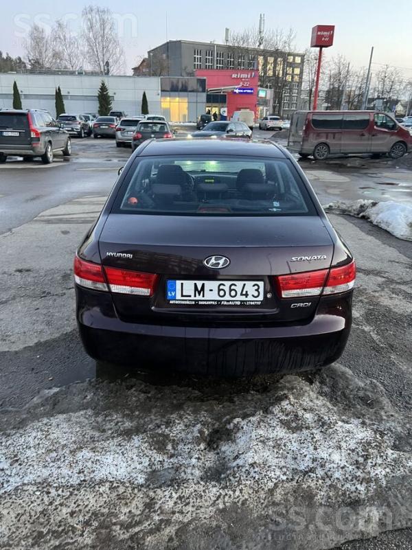 Red Hyundai Sonata 2008 in Daugavpils, with an engine capacity of 2.00 L and mileage of 188 thousand km for 1600 €, photo 3 on AUTOMOTO.COM.LV