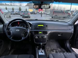 Red Hyundai Sonata 2008 in Daugavpils, with an engine capacity of 2.00 L and mileage of 188 thousand km for 1600 €, photo 5 on AUTOMOTO.COM.LV