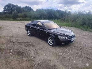 Красный Хендай Соната 2008 в Алитус, объемом двигателя 1.99 л и пробегом 184 тыс. км за 1800 €, фото  на AUTOMOTO.COM.LV