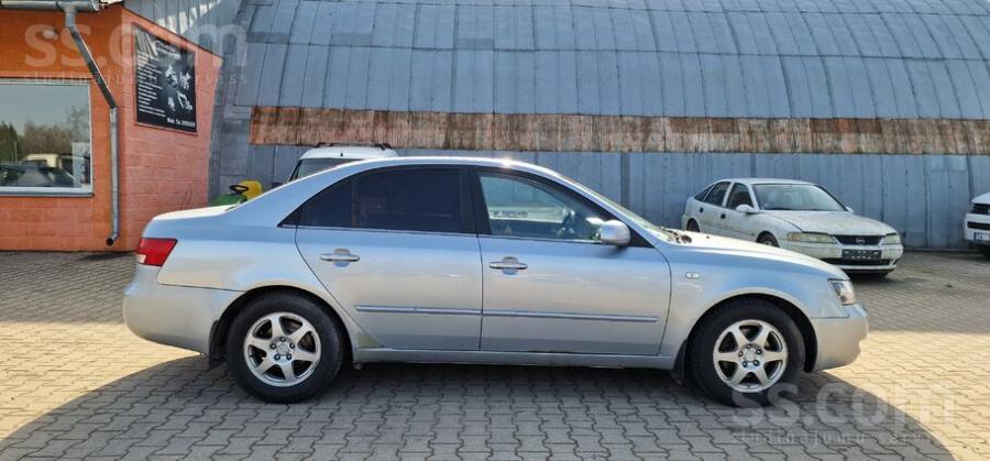 Hyundai Sonata 2006 in Valmiera, with an engine capacity of 2.00 L and mileage of 265 thousand km for 1600 €, photo 2 on AUTOMOTO.COM.LV