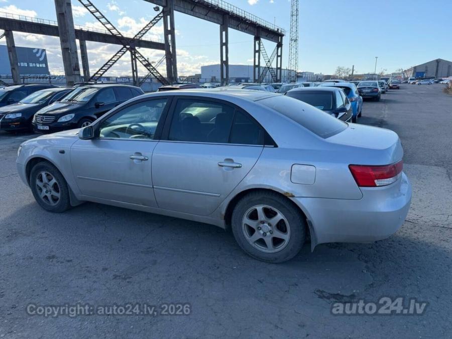 Hyundai Sonata 2006 in Tallinn, with an engine capacity of 2.40 L and mileage of 249 thousand km for 699 €, photo 4 on AUTOMOTO.COM.LV