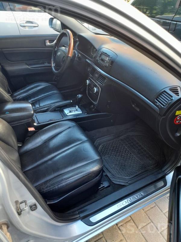 Hyundai Sonata 2007 in Riga, with an engine capacity of 2.00 L and mileage of 269 thousand km for 750 €, photo 5 on AUTOMOTO.COM.LV