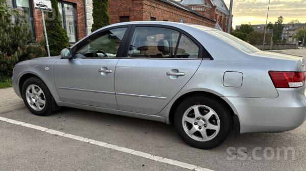 Hyundai Sonata 2008 in Daugavpils, with an engine capacity of 2.40 L and mileage of 342 thousand km for 1200 €, photo 4 on AUTOMOTO.COM.LV