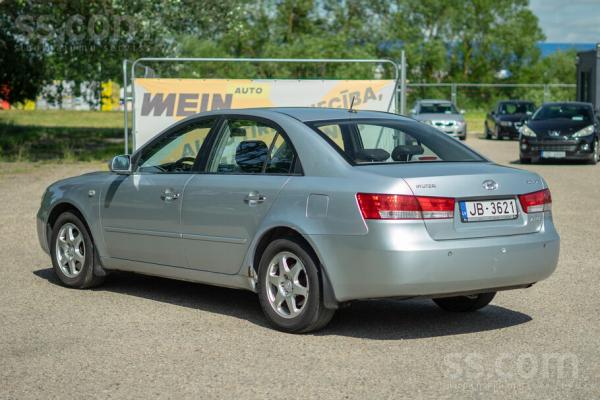 Hyundai Sonata 2008 in Liepaja, with an engine capacity of 2.00 L and mileage of 241 thousand km for 1800 €, photo 4 on AUTOMOTO.COM.LV