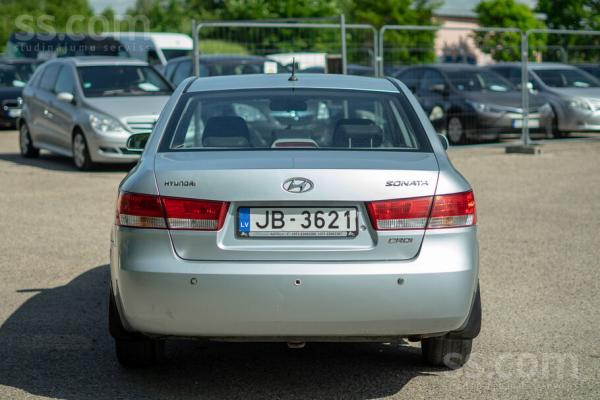 Hyundai Sonata 2008 in Liepaja, with an engine capacity of 2.00 L and mileage of 241 thousand km for 1800 €, photo 5 on AUTOMOTO.COM.LV