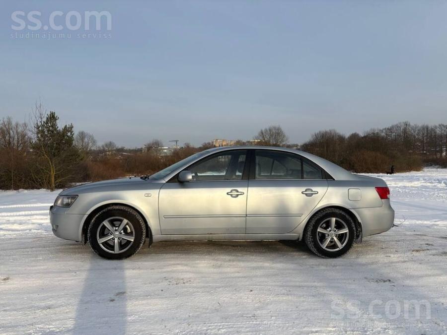 Hyundai Sonata 2008 in Riga, with an engine capacity of 2.40 L and mileage of 347 thousand km for 2000 €, photo 2 on AUTOMOTO.COM.LV