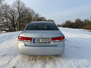 Hyundai Sonata 2008 in Riga, with an engine capacity of 2.40 L and mileage of 347 thousand km for 2000 €, photo 4 on AUTOMOTO.COM.LV