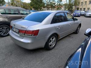 Hyundai Sonata 2008 in Riga, with an engine capacity of 2.40 L and mileage of 265 thousand km for 1250 €, photo 6 on AUTOMOTO.COM.LV