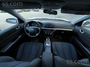 Hyundai Sonata 2008 in Riga, with an engine capacity of 2.40 L and mileage of 265 thousand km for 1250 €, photo 8 on AUTOMOTO.COM.LV