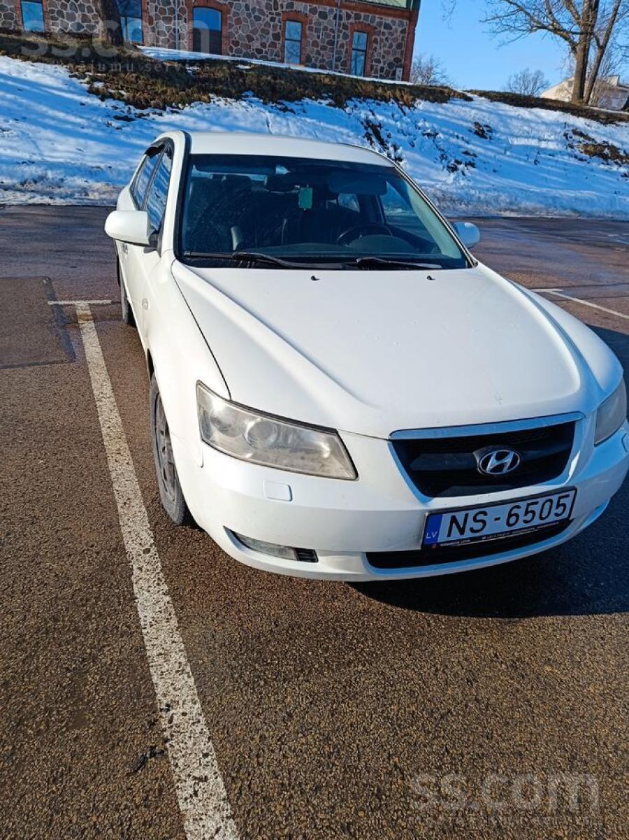 Balts Hyundai Sonata 2008 Cēsis, ar dzinēja tilpumu 2.00 L un nobraukumu 257 tūkst. km par 1700 €, foto 1 vietnē AUTOMOTO.COM.LV