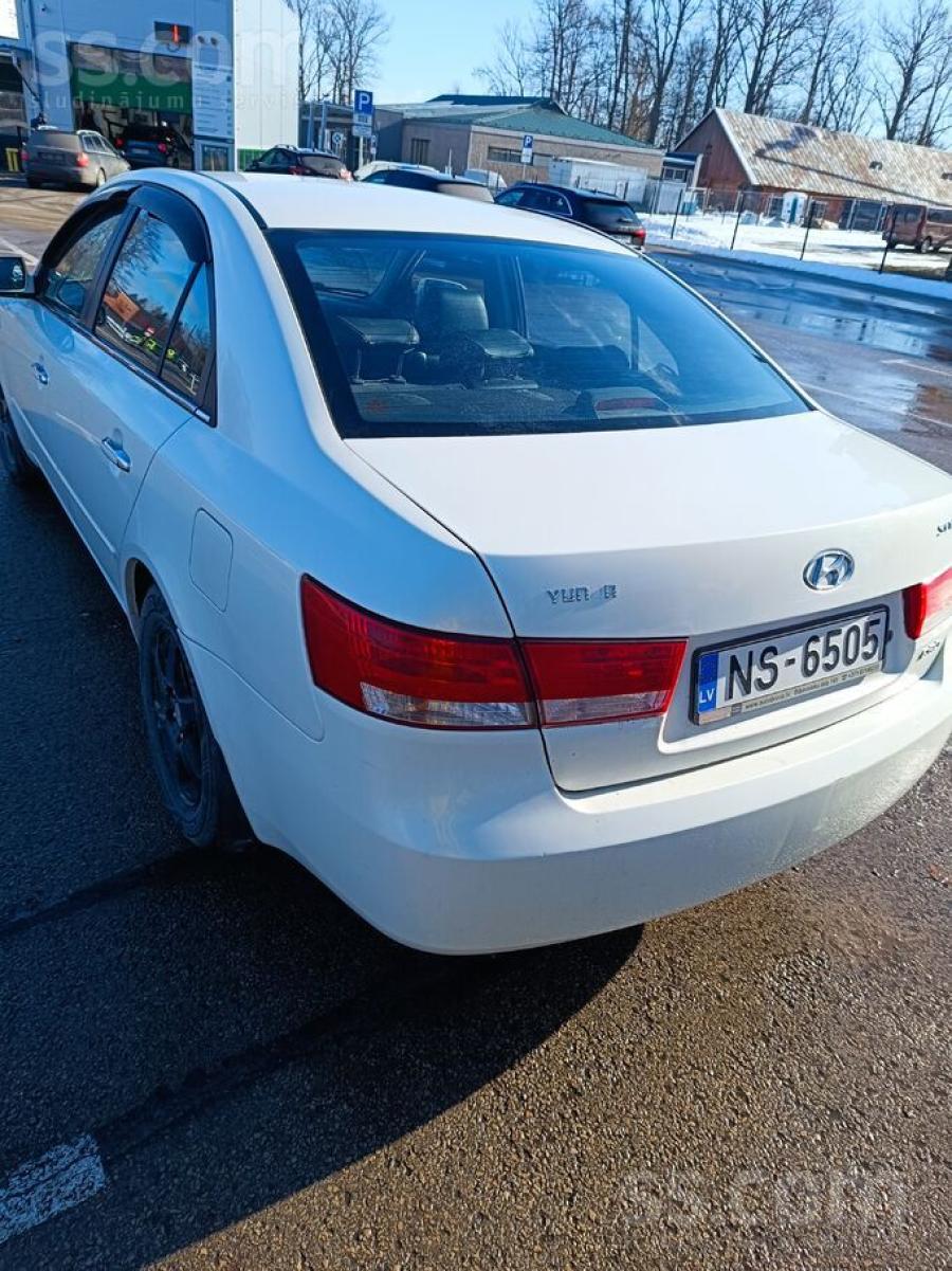 Balts Hyundai Sonata 2008 Cēsis, ar dzinēja tilpumu 2.00 L un nobraukumu 257 tūkst. km par 1700 €, foto 3 vietnē AUTOMOTO.COM.LV