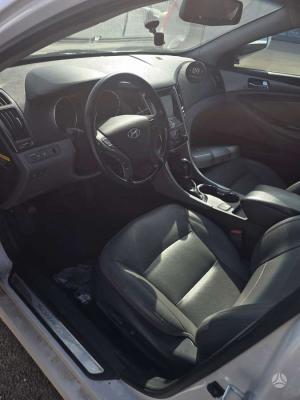 White Hyundai Sonata 2014 in Marijampole, with an engine capacity of 2.40 L and mileage of 190 thousand km for 1800 €, photo  on AUTOMOTO.COM.LV